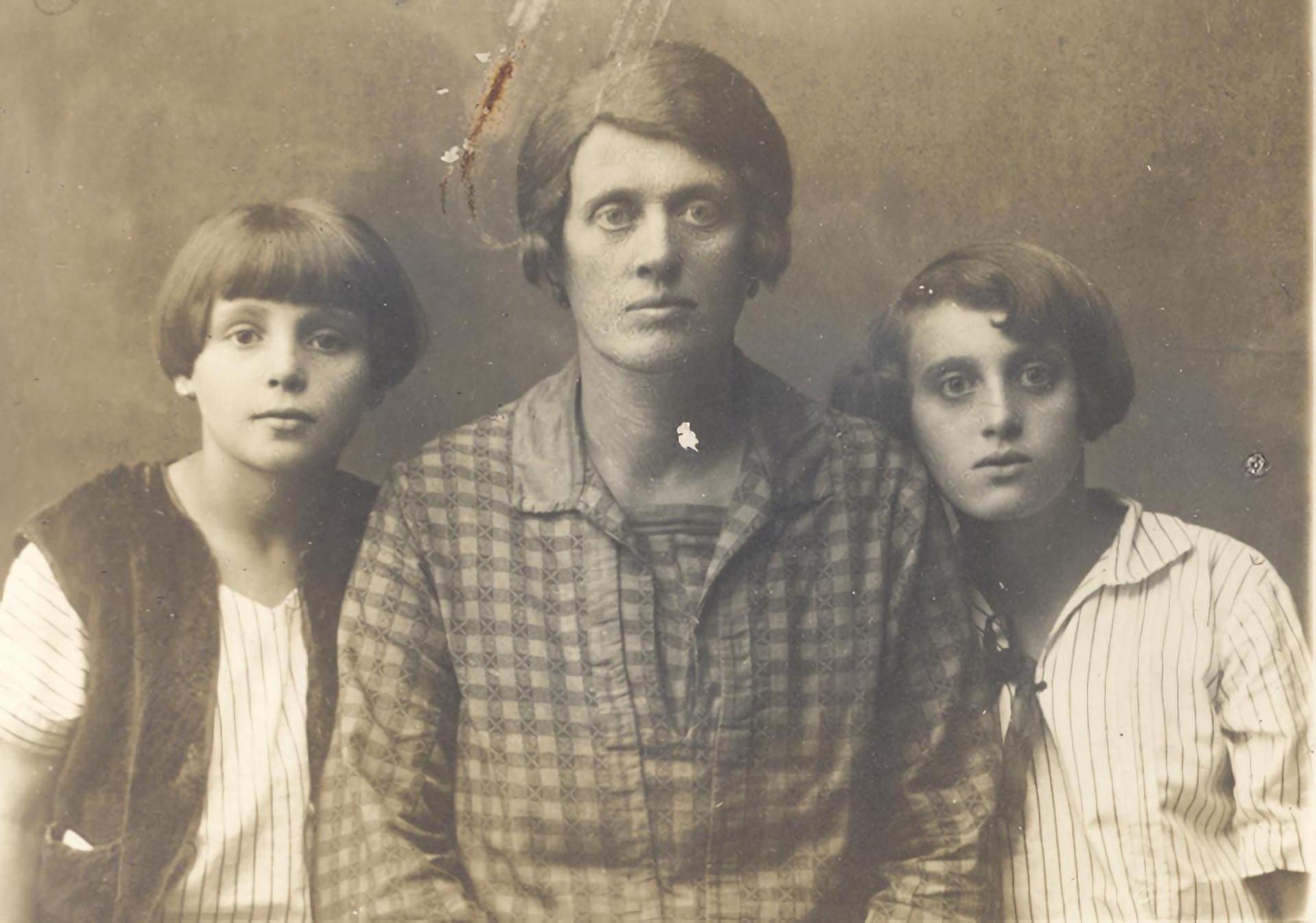 Malka Zimetbaum - Through their EYES